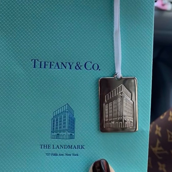 Tiffany & Co. | Jewelry | Tiffany New York Landmark Only Silver Tag ...